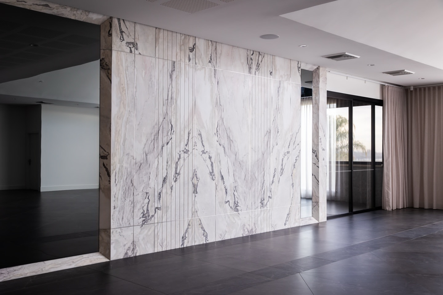 21 Modern Luxury Black Marble Kitchen Ideas » ComfyIdeas.com